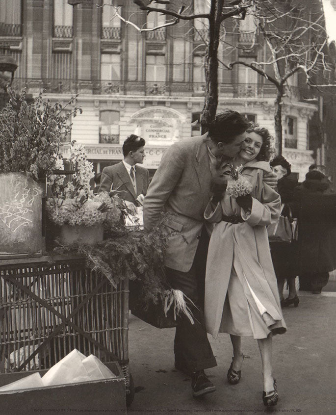 Les amoureux aux poireaux , 1950 by Robert Doisneau-10 X 12"(Art Print) – Artistica Fine Art